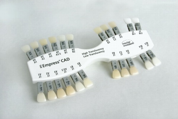 FARGESKALA CEREC EMPRESS CAD Jacobsen Dental