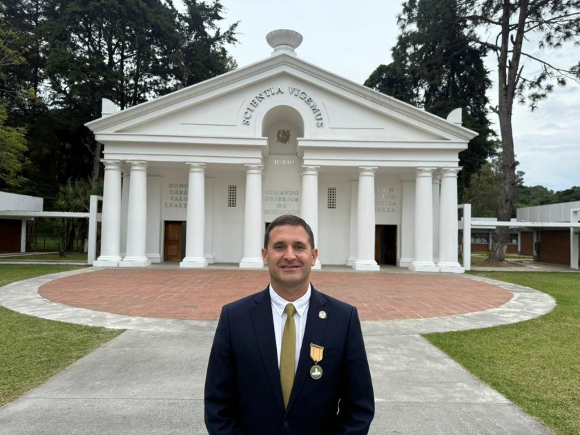 El experto en seguridad tucumano Federico Pelli fue condecorado por el ...