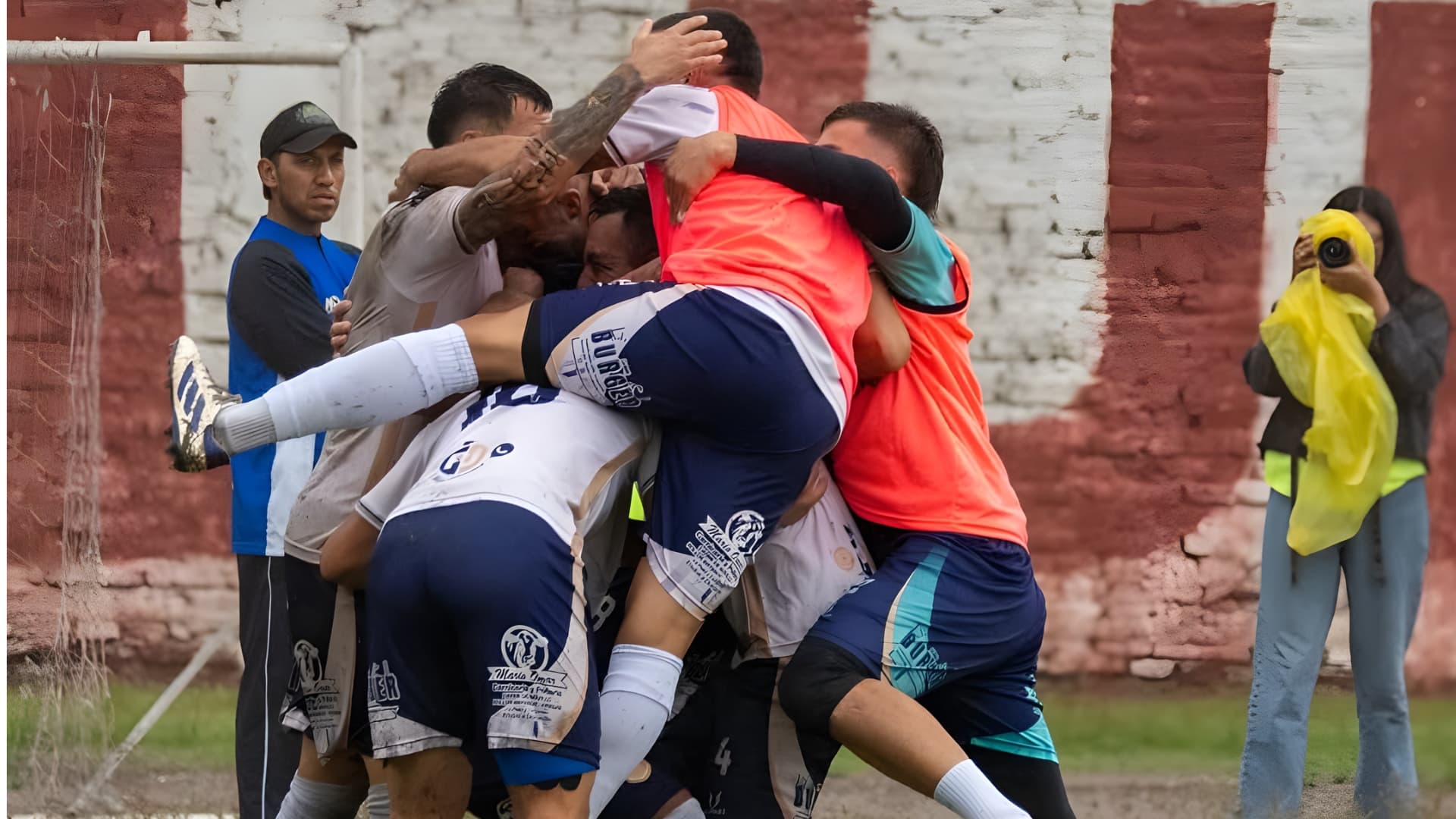 Bajo la lluvia y con carácter, Tucumán Central se quedó con la ida ...