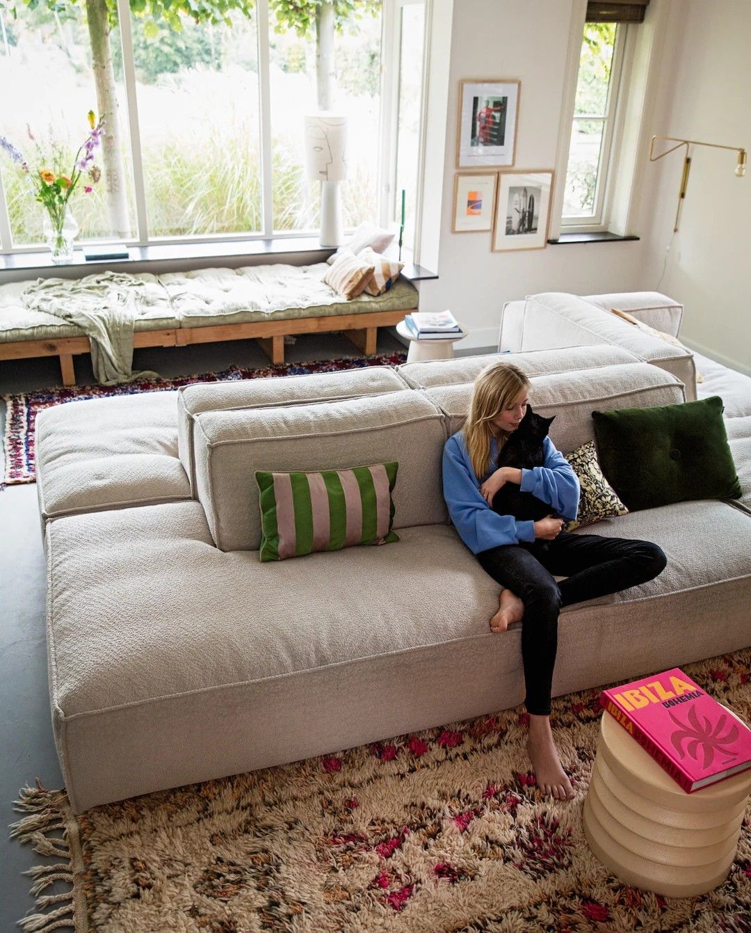 7 Trendy seating arrangements for a stunning living room makeover.