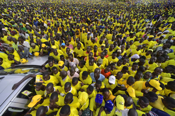 Big Crowds Welcome Museveni in Kibuku