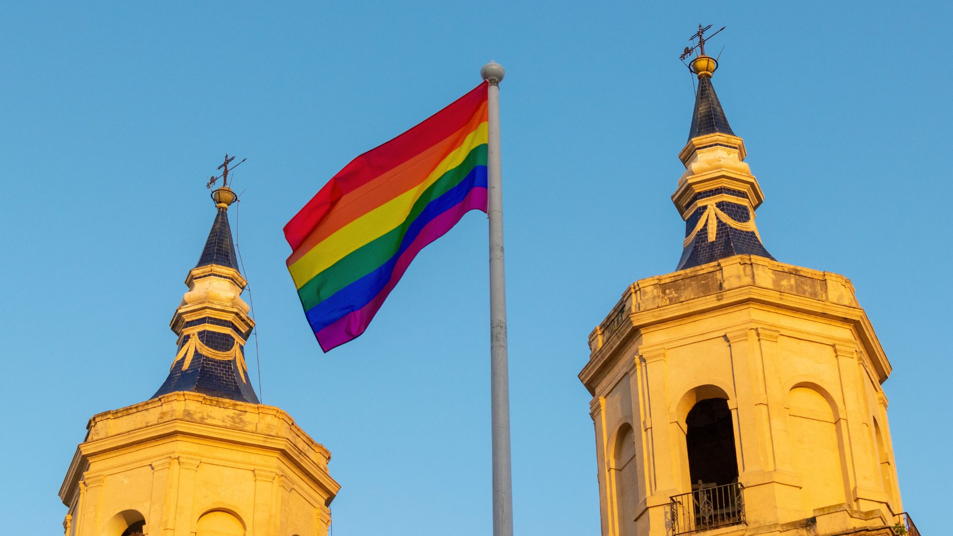 Austin church responds to vandalism with powerful display of pride and ...
