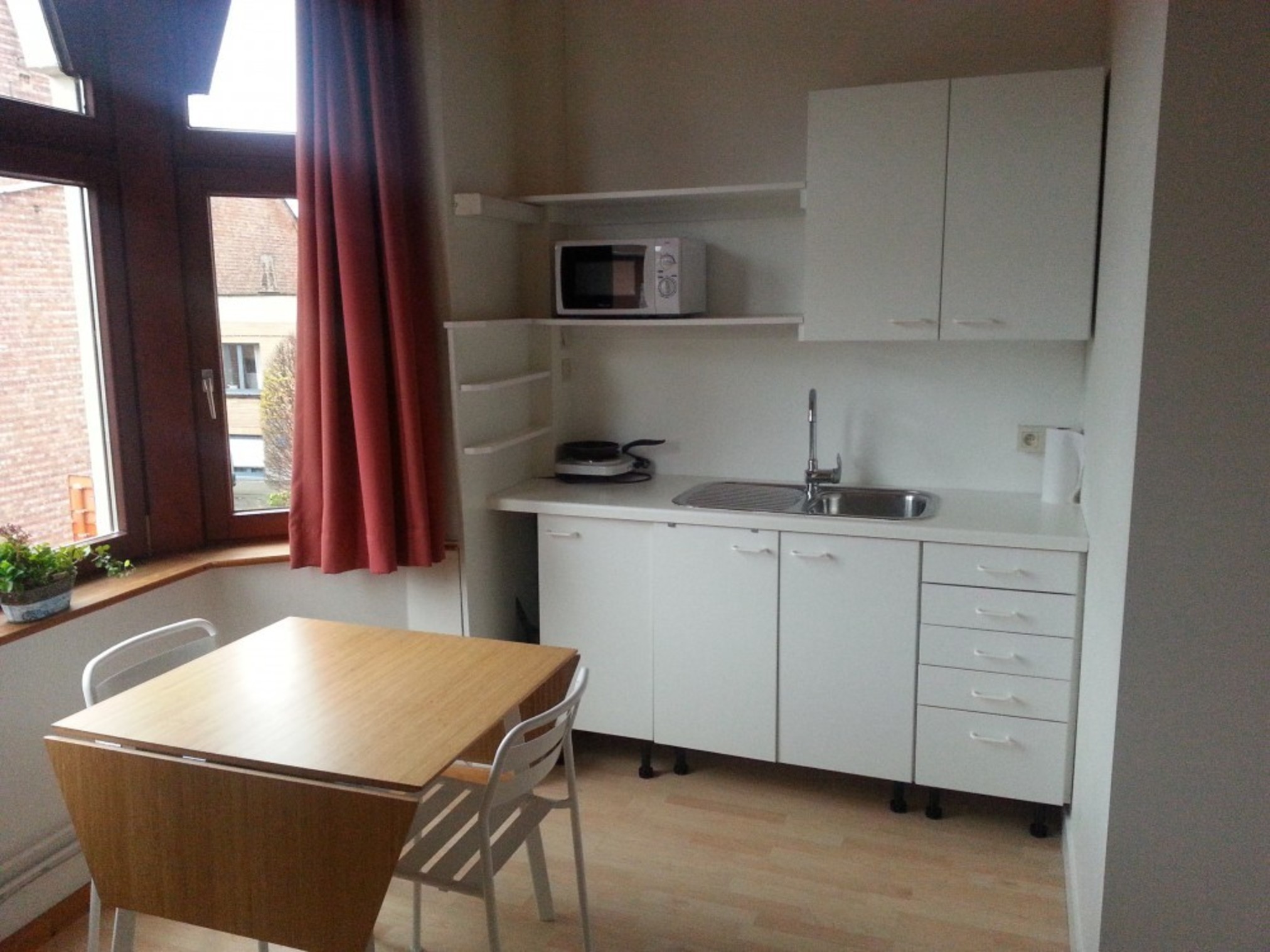 Gezellige vernieuwde studio in rustige woonbuurt | Kotzoeker