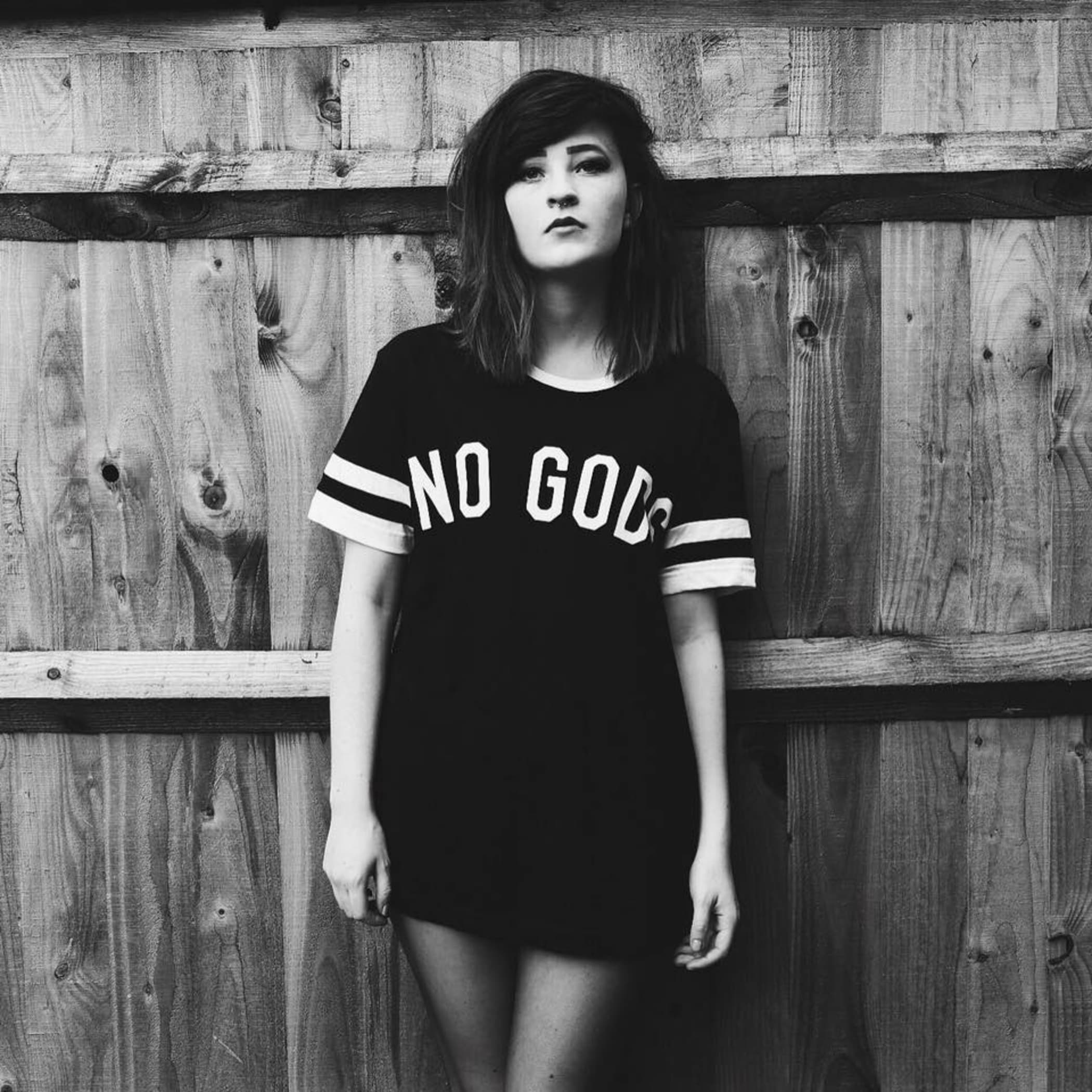 Das ist Charlie Rolfe von As Everything Unfolds | dark-divas.com - Dark ...