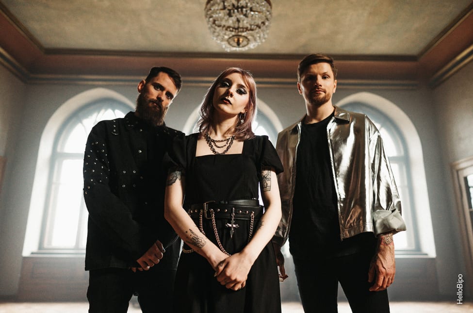 New Single „Uncontrolled“ by Future Palace - Dark Divas