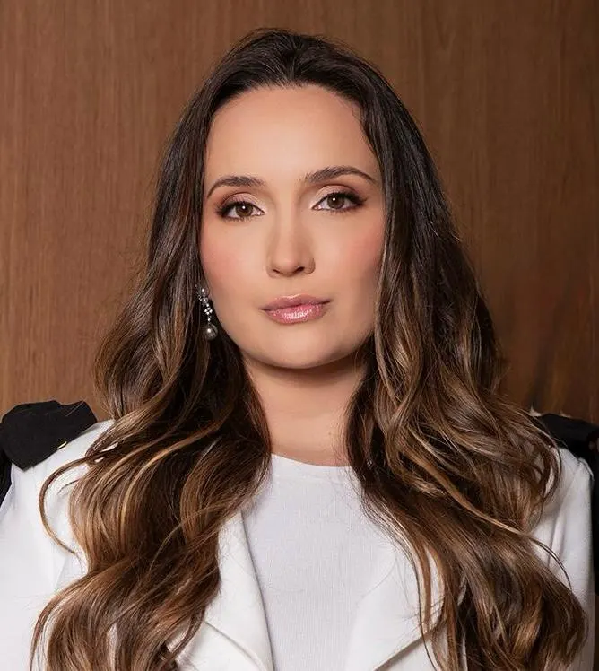 Dra. Clara Nita Eto de Vasconcelos - Clínica Life Laser