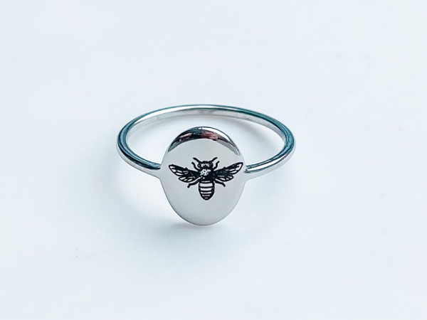 Oval Signet Ring - Bee - Tora Grace