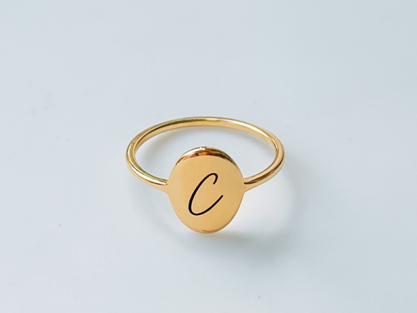 Oval Initial Ring - Cursive Font - Tora Grace
