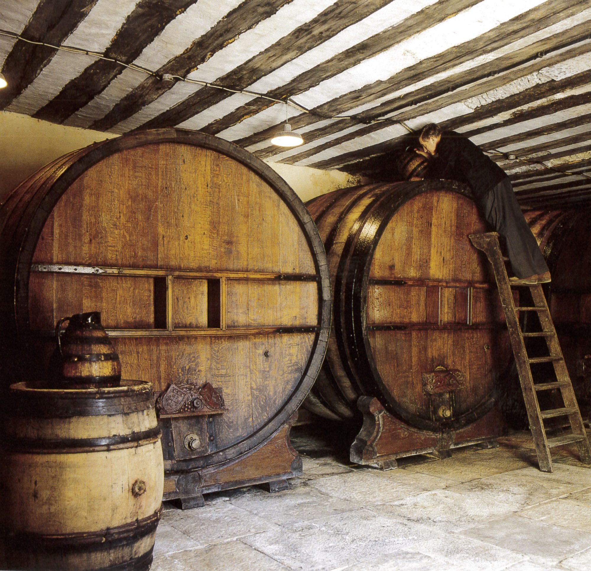 Understanding Cooperage in winemaking - Château De Pommard