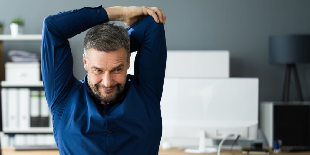 Sei in pausa? Esempi di esercizi facili da fare in ufficio