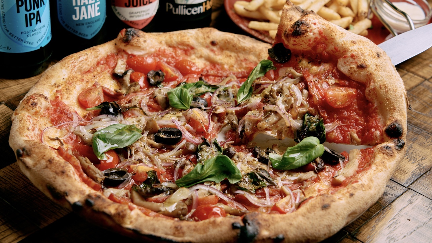 DUMBO PIZZA FACTORY Restaurant Reservations | Yokohama, | LASTMINUTE