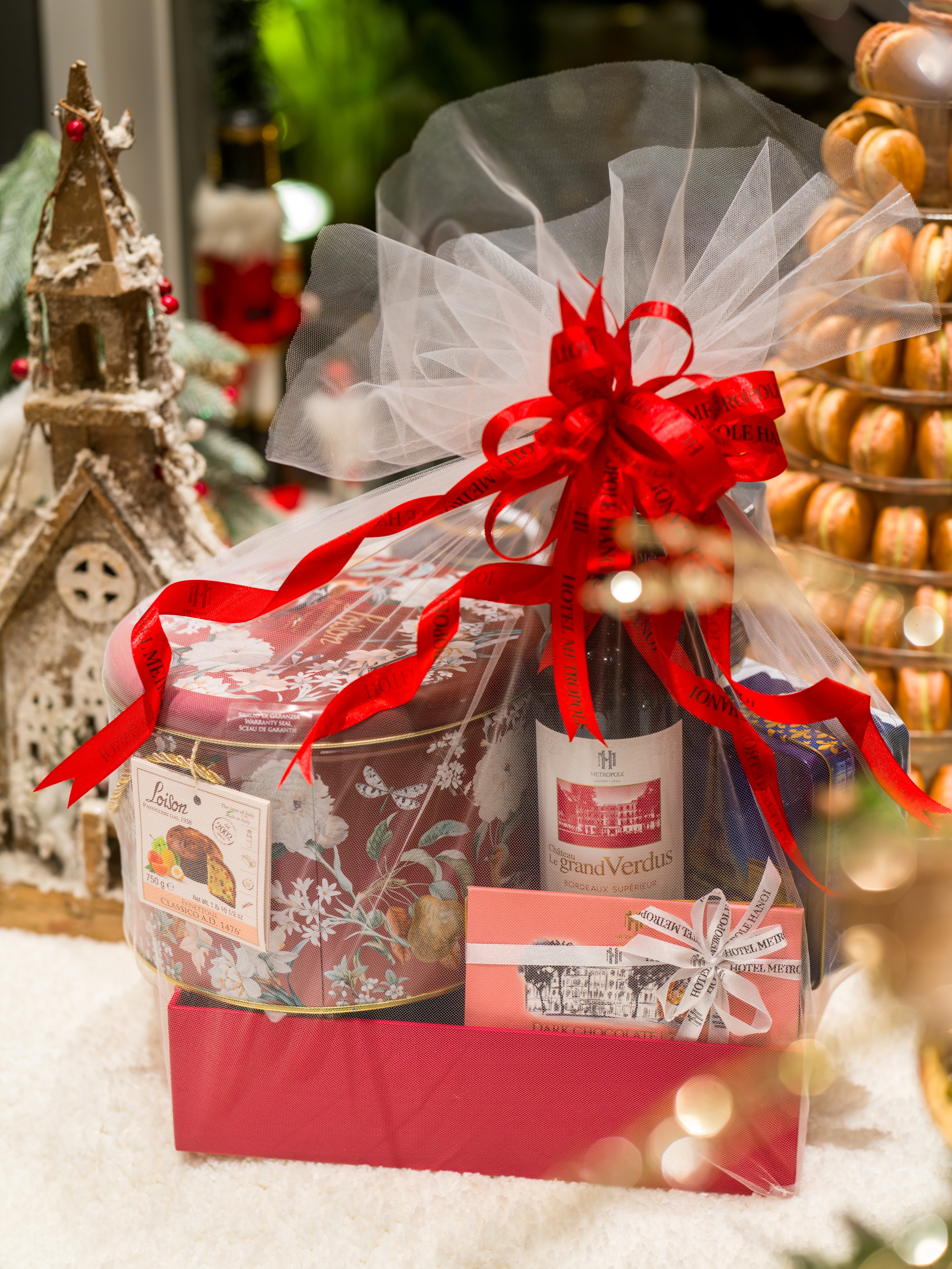 METROPOLE SIGNATURE FESTIVE HAMPERS