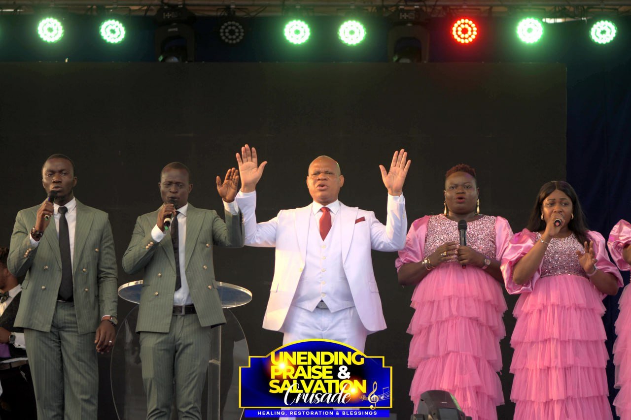 Unending Praise - Pastor Chris Live
