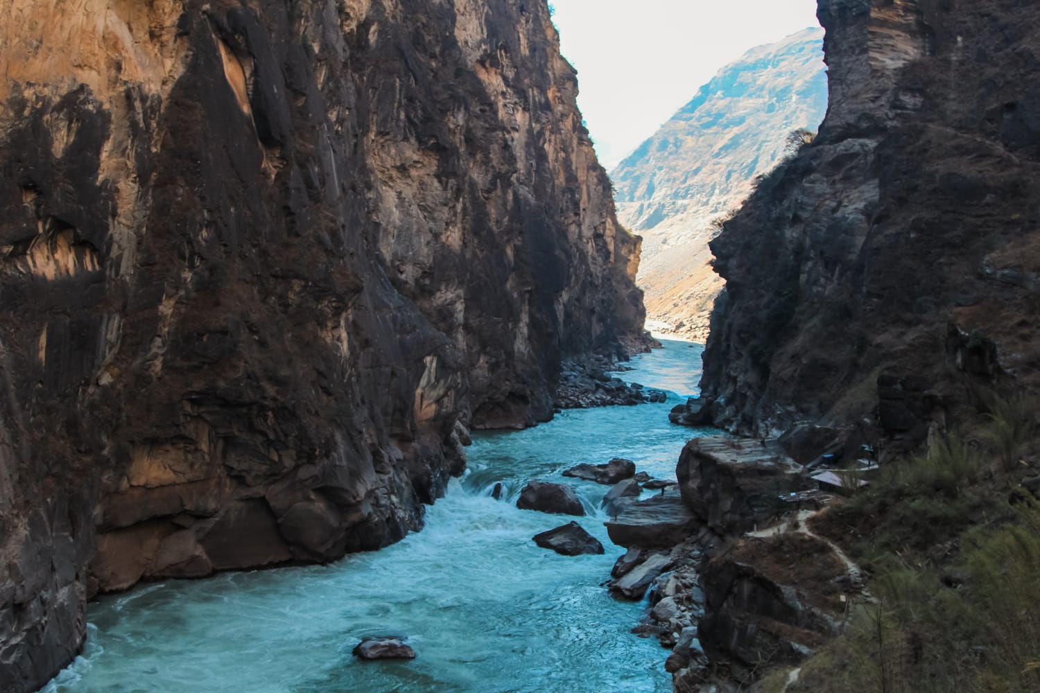 Tiger Leaping Gorge Logistics (2025 Edition): A Real Guide for Hikers