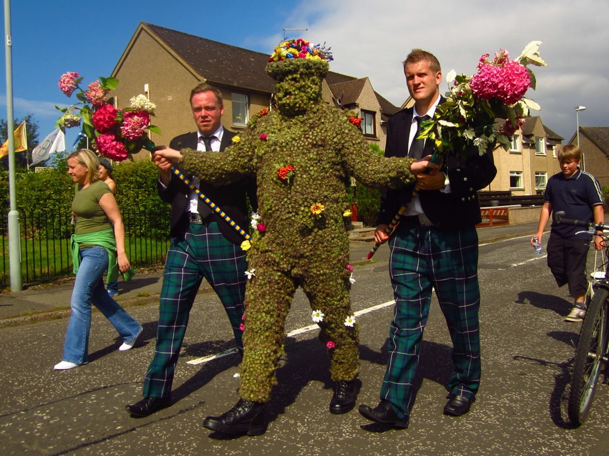 Visiter The Burryman - Préparez son voyage en Écosse