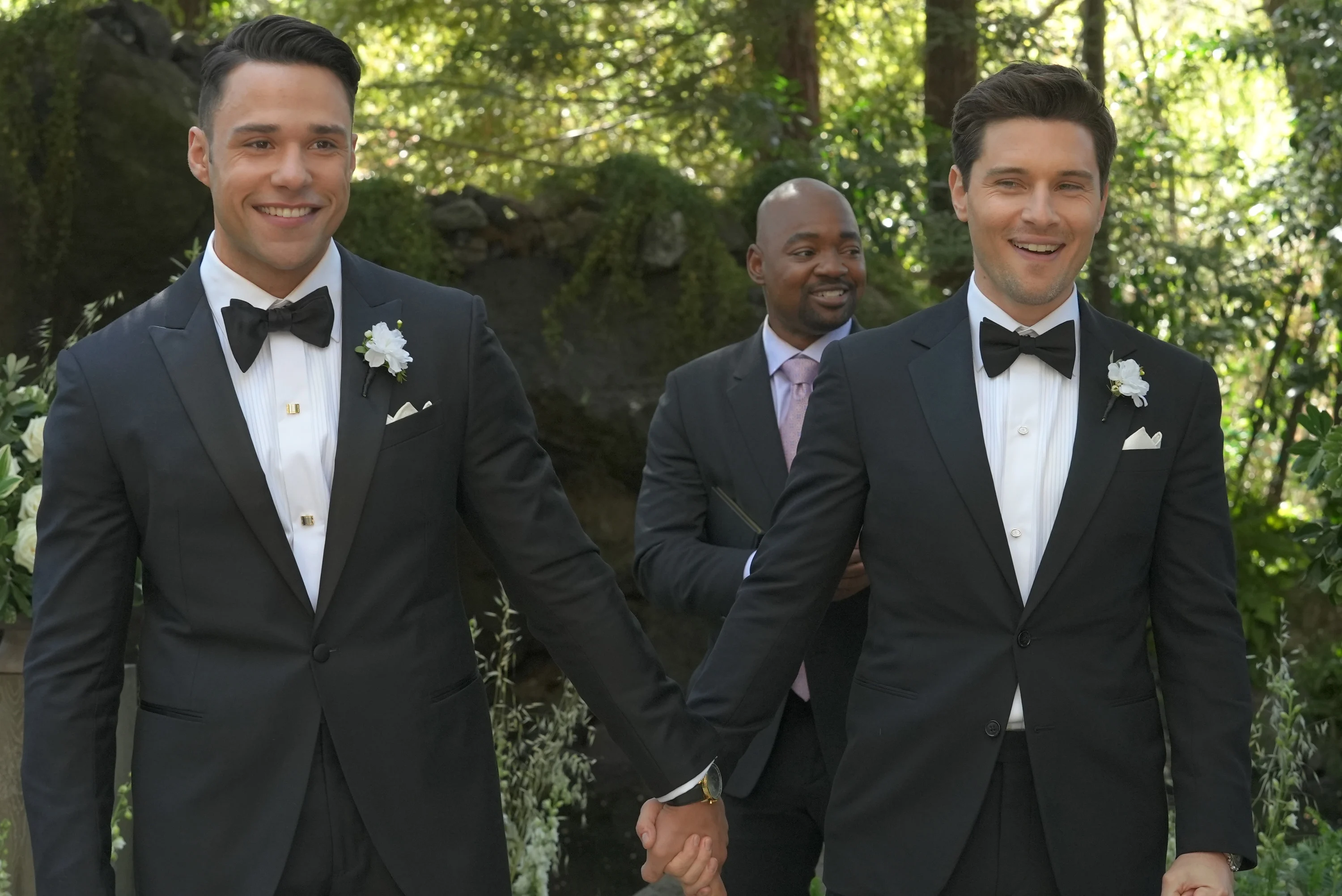 ‘9-1-1: Lone Star’ Season 5 Is a Rollercoaster For Tarlos, Says Ronen ...