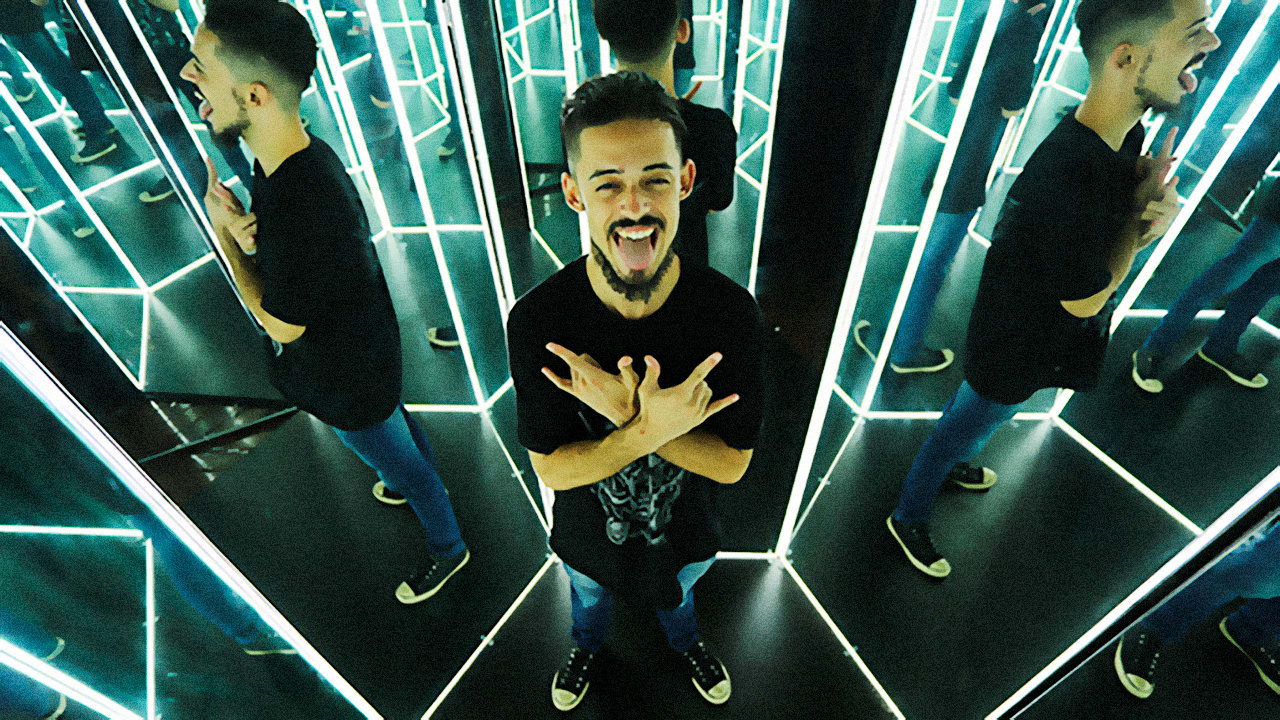 Infinity Mirror - Cabine Espelhada | Mídias Inovadoras