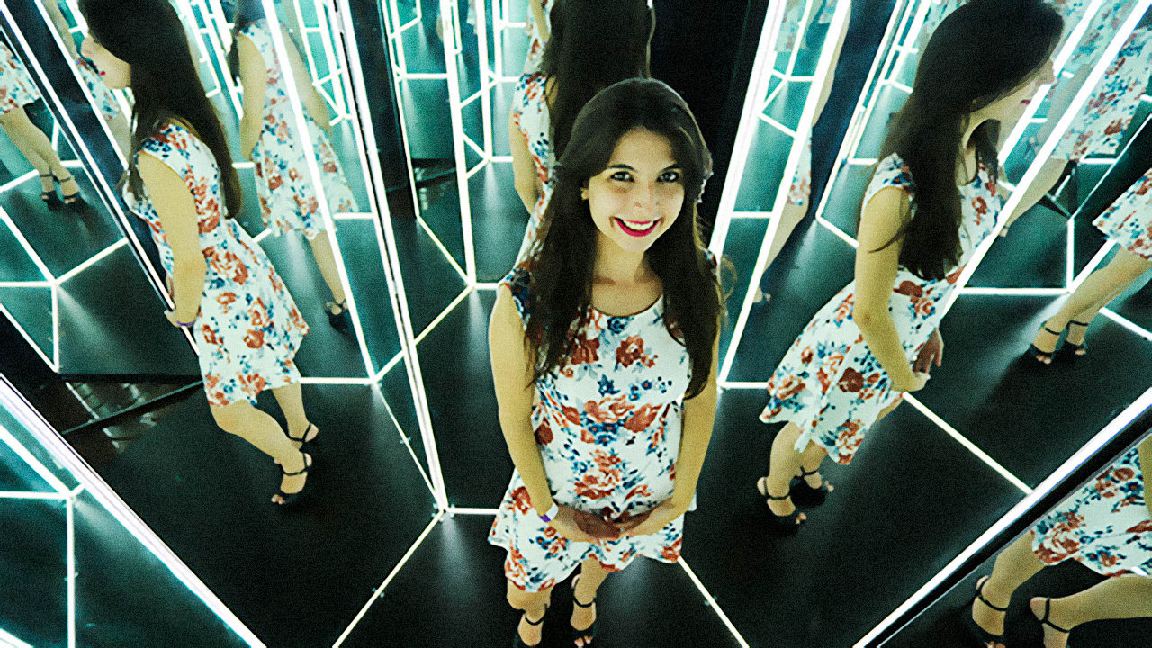 Infinity Mirror - Cabine Espelhada | Mídias Inovadoras