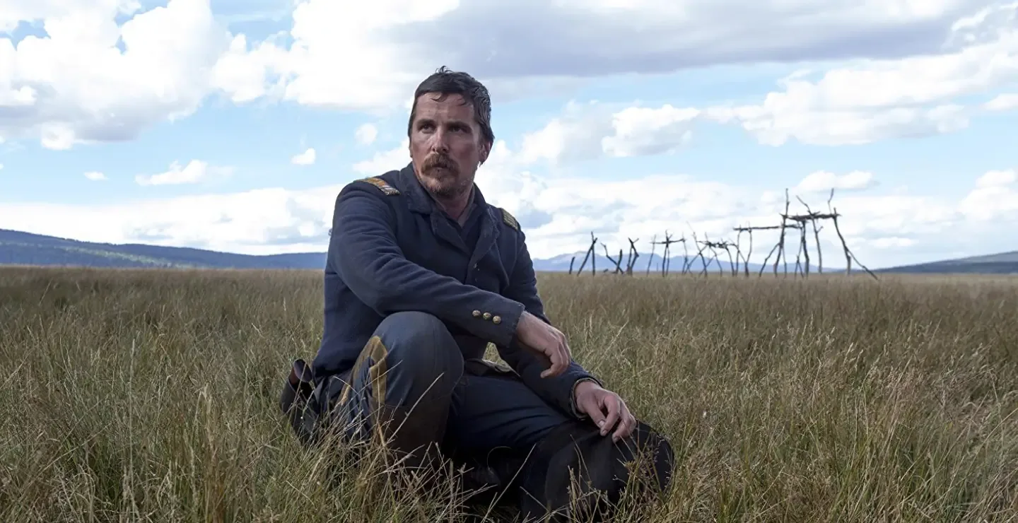 Hostiles (2017) | Camino a la violenta redención | Crítica y dónde verla.