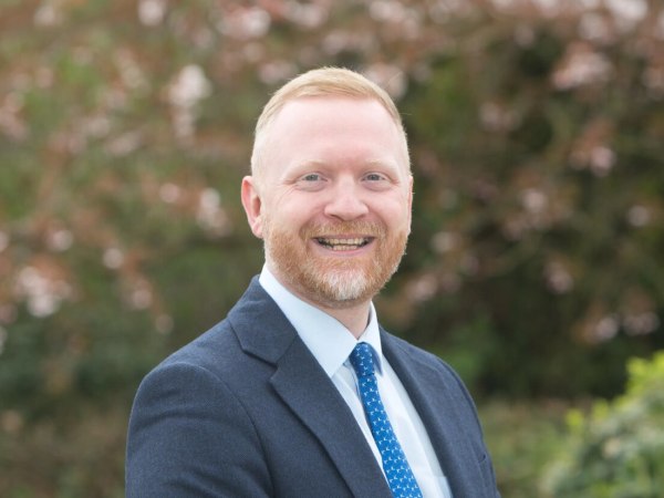 Simon Smith | Associate - Private client services | Lindsays