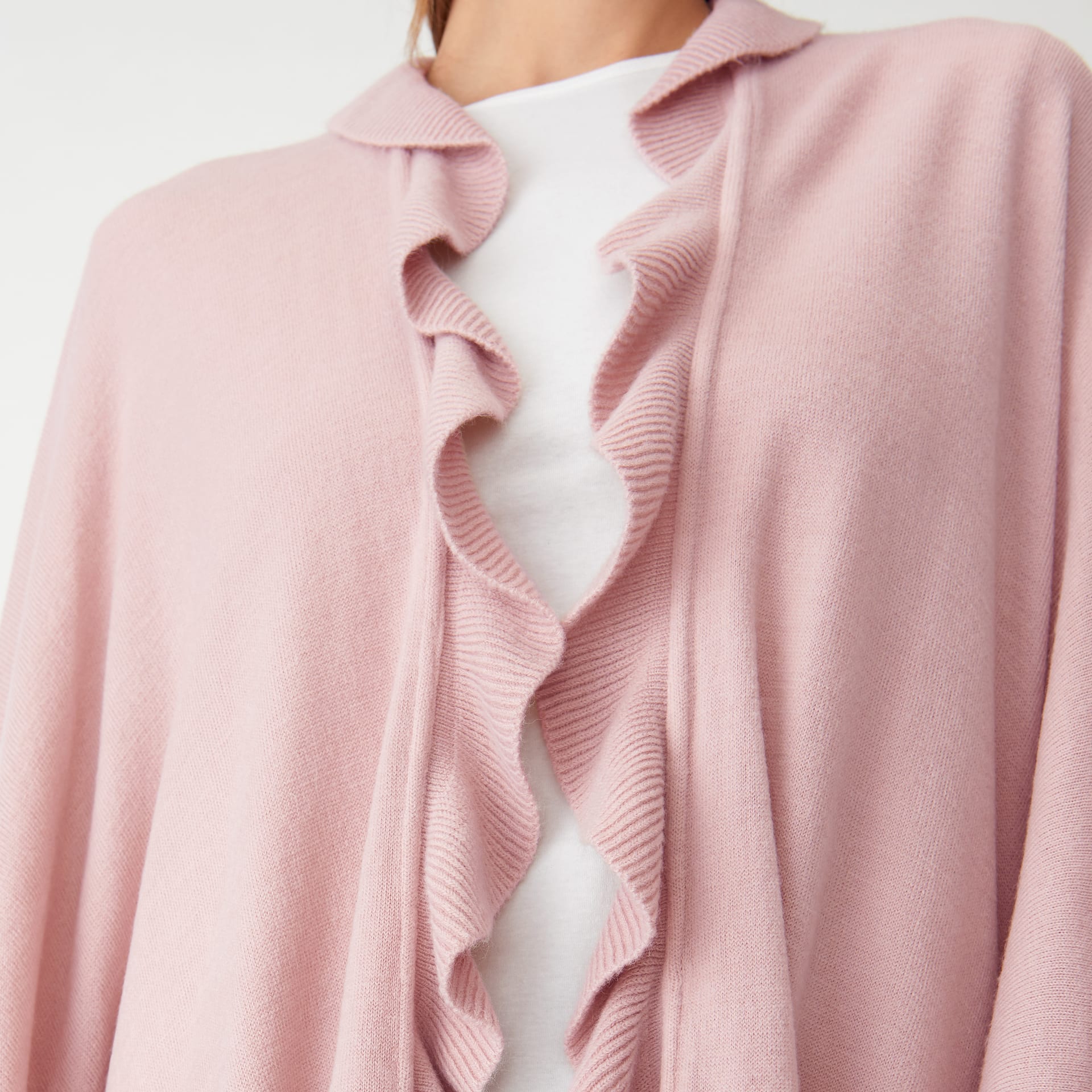 Poncho med volanger SILJA Shadow Gray från Åhléns | Åhléns