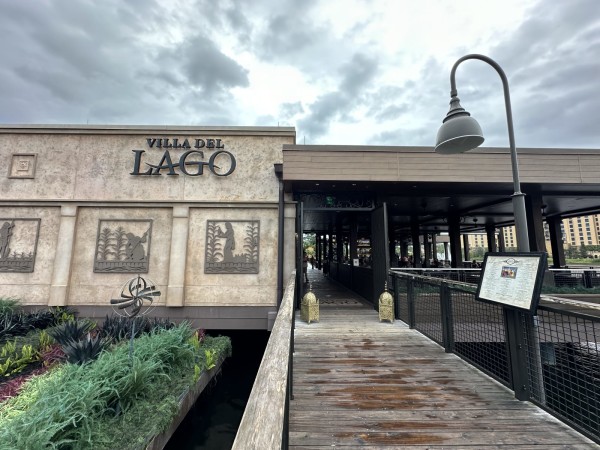 Three Bridges Bar and Grill at Villa del Lago | Disney's Coronado ...