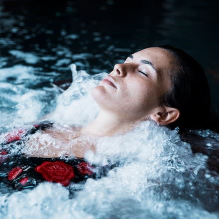 8 Manfaat Mandi Air Dingin untuk Kesehatan Tubuh