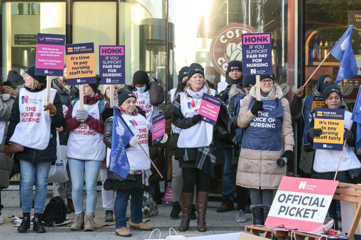 Today's Top Stories: Government In Talks With Unions, NHS Crisis Plans ...