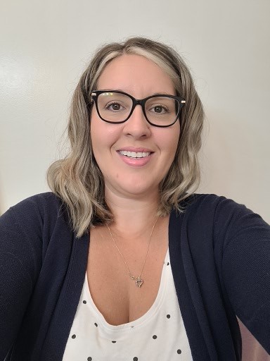 Danielle Mackenzie: Registered Psychotherapist in Niagara Falls, Canada