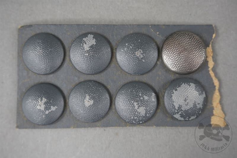 Unissued Original German WWII 19mm Luftwaffe/Late War Buttons Card of 8