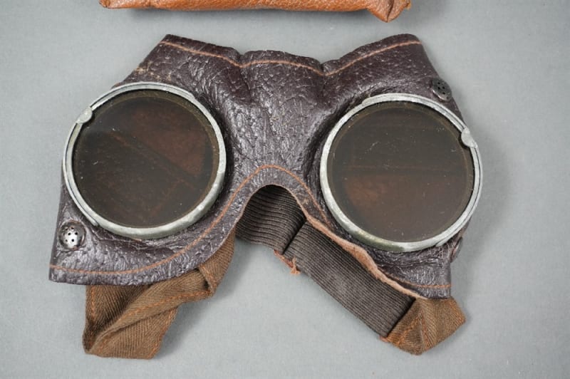 Original German WWII Un-Issued Dust Goggles (Motorradbrille) With Pouch