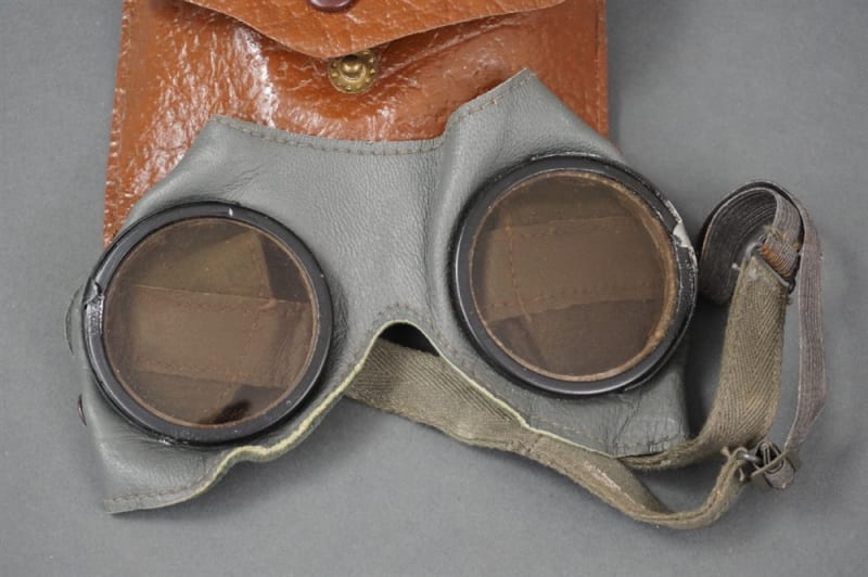 Original German WWII Un-Issued Dust Goggles (Motorradbrille) With Pouch