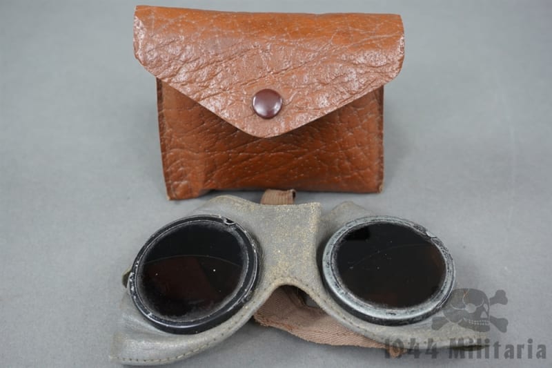 Original German WWII Un-Issued Dust Goggles (Motorradbrille) With Pouch
