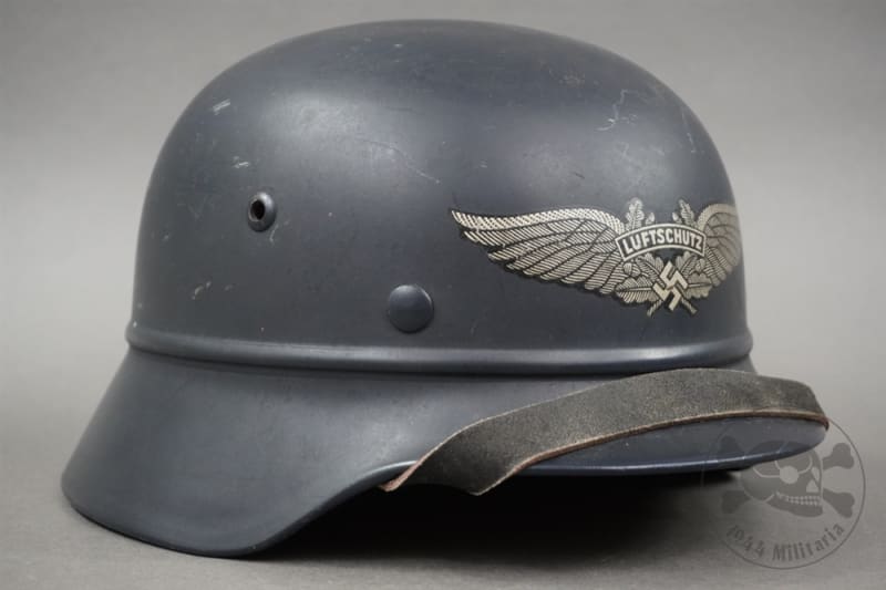 Original German Wwii Luftschutz M35 Helmet Q62 With Combat Liner