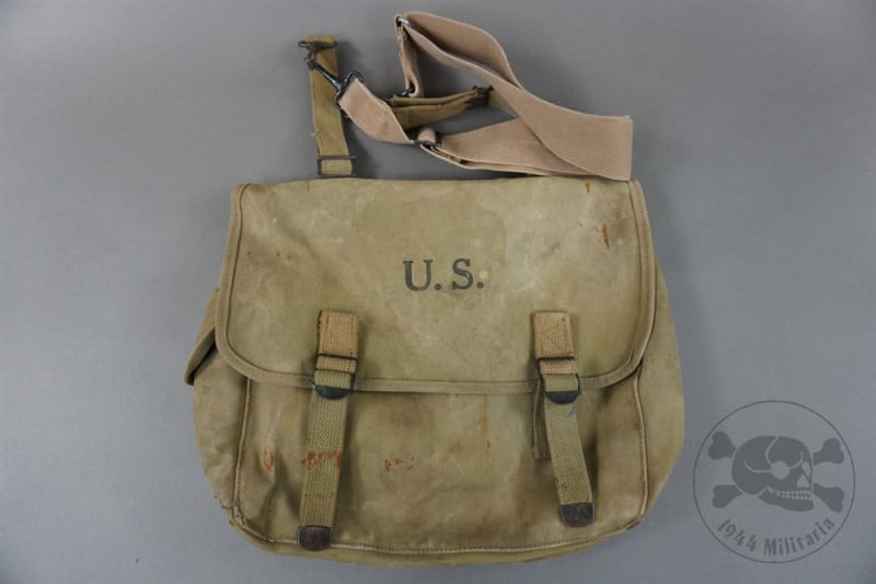 Original US WWII M1936 Musette Bag 1942 with Reproduction GP Strap