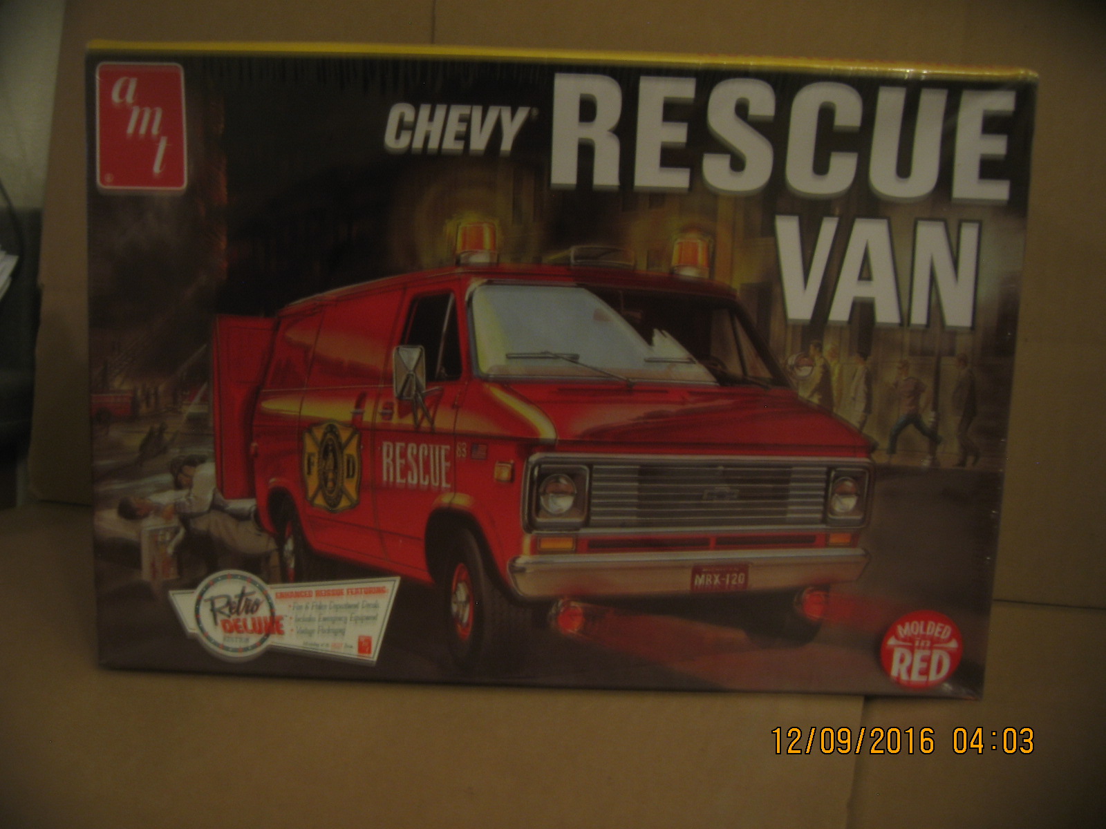 AMT/851 1975 CHEVROLET RESCUE VAN 4 IN 1 KIT