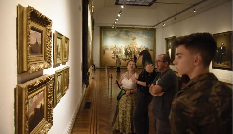 Esta noche a visitar museos - Grupo R Multimedio