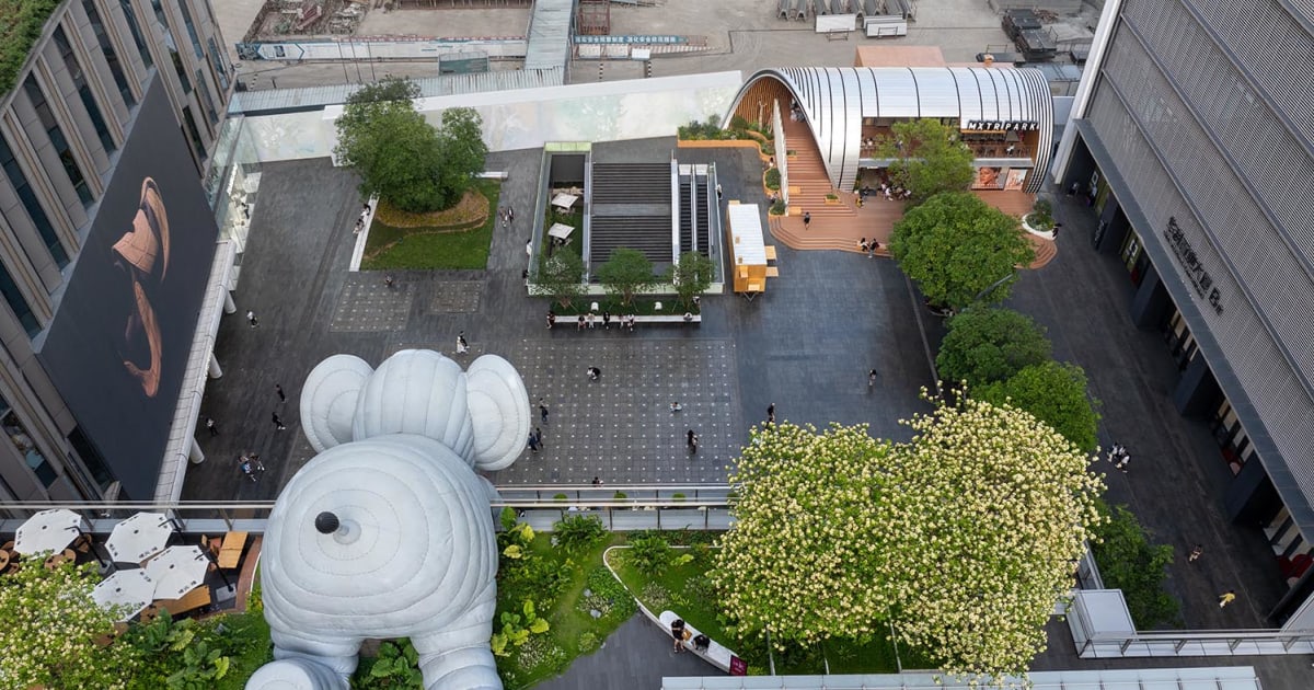Lively Art Gallery with Elephant Sculpture | Feel Design