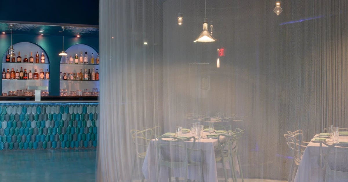 Curved Restaurant with Bar and Dining Area | Feel Design