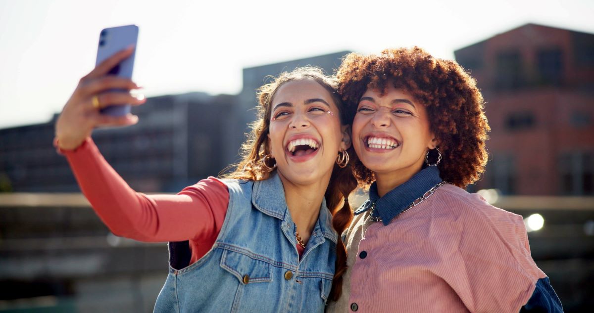 How does a deep bite affect composite bonding? | Smile Dentist London