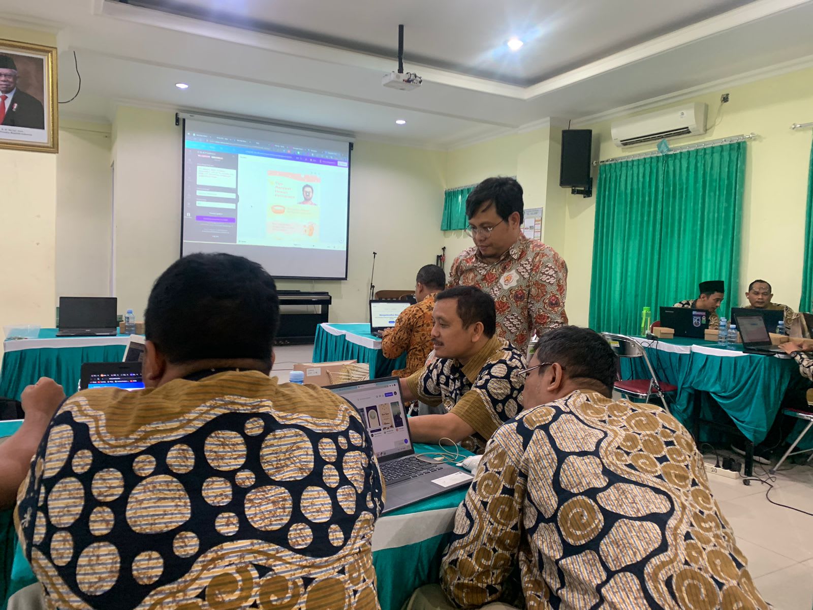 Sambut Tahun Ajaran Baru, Pendidikan Teknik Informatika UMS Bekali Guru ...