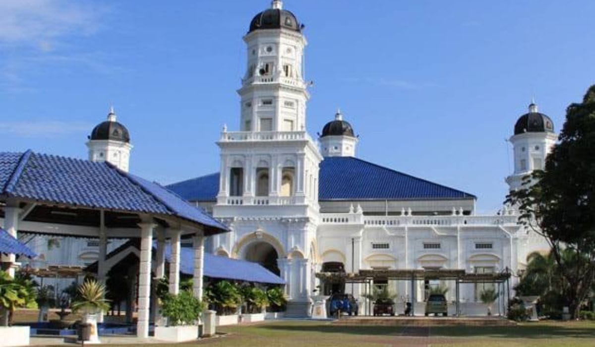 Masjid Sultan Abu Bakar Johor Bahru - Architectural Splendor and ...