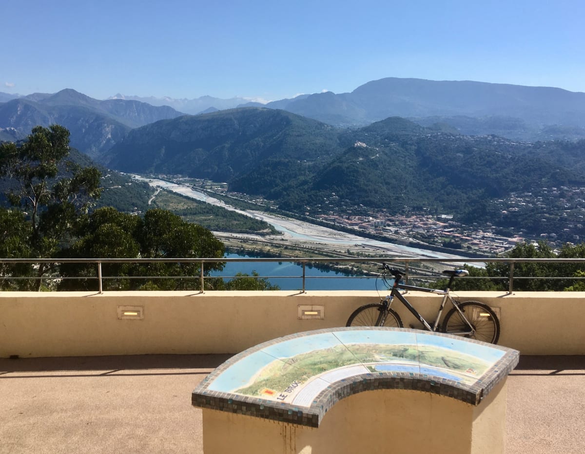 Chemins et routes oubliées du Lac du Broc au village du Broc