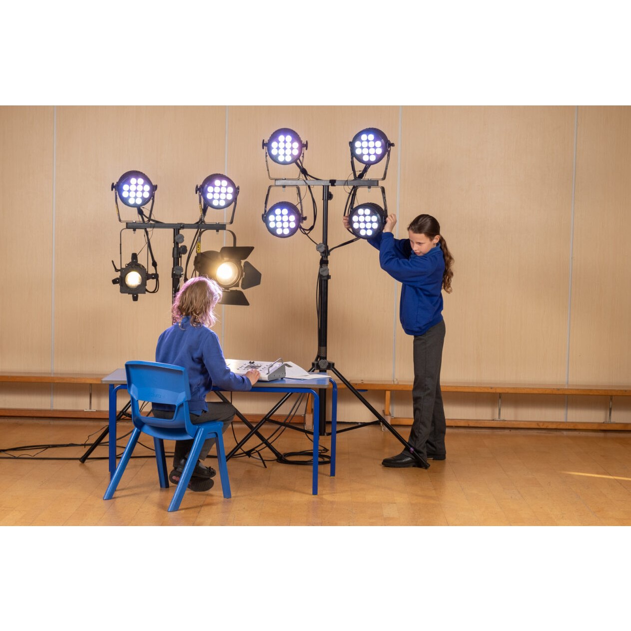 Opus LX-KIT5 OpusLighting Kit 5 (8 Lights) 1x Wash & 1x GCSE Stand ...