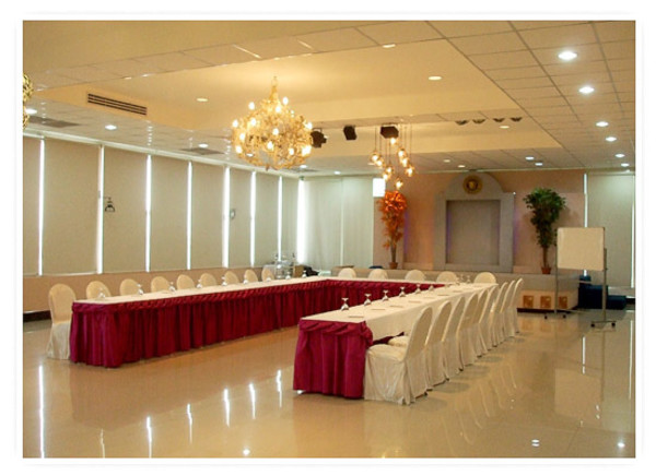 JJ HALL - Event Banana