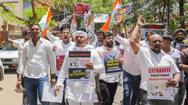 Lok Sabha Elections 2024 LIVE: Protests break out against MP Prajwal ...