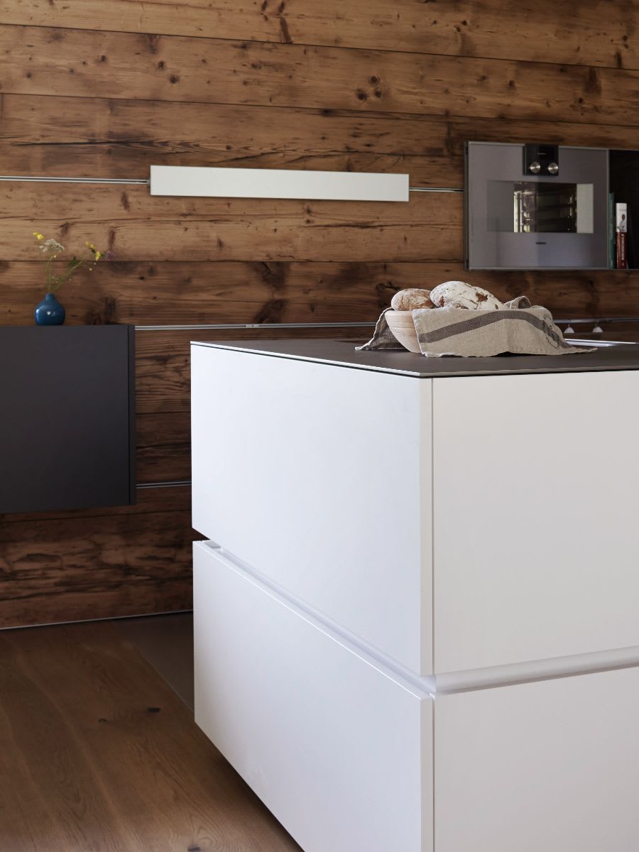 Luxury Black & White Kitchens - eggersmann