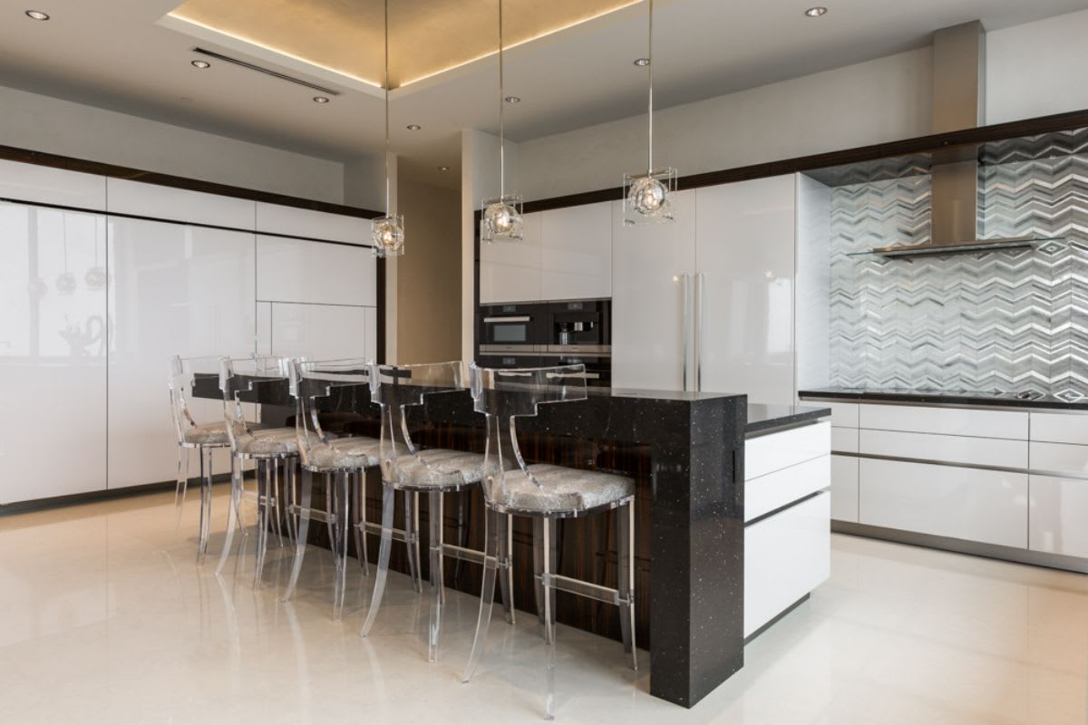 High-Rise Home in Astoria Houston | eggersmann