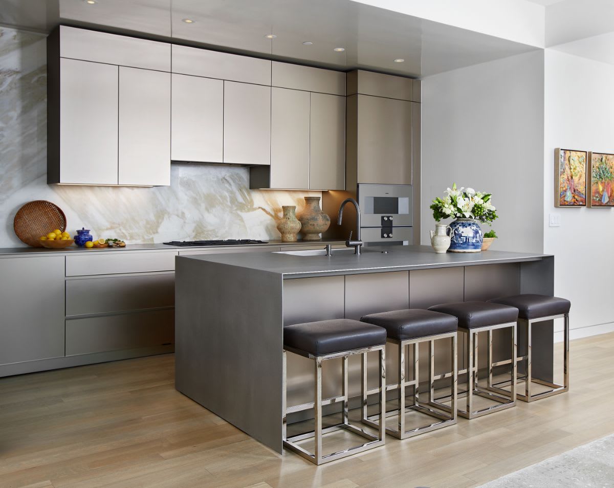 Dallas High-Rise Renovated Kitchen & Bar