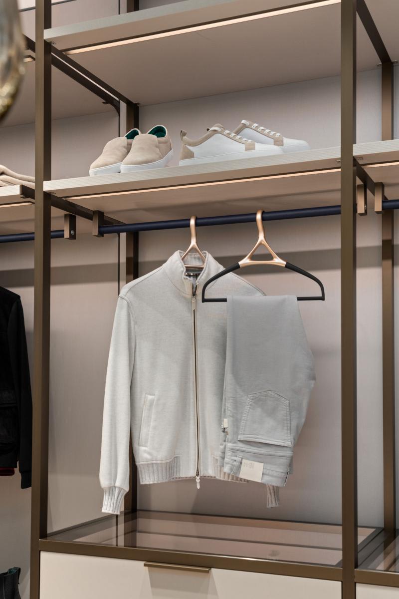 Lou Hansell Luxury Hangers - eggersmann Brand Partner